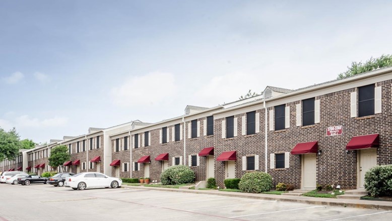 Hulen Park Place Townhomes Fort Worth - $1313+ for 1 & 2 Beds