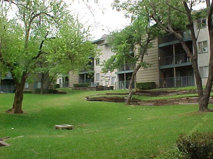 Towne Center Apartments Dallas - $610+ for 1 & 2 Bed Apts