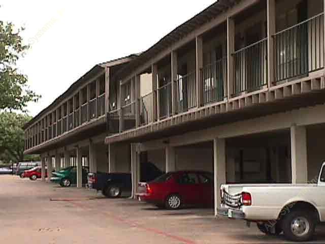 Crescent View in Dallas, TX - View Photos, Floorplans & Pricing