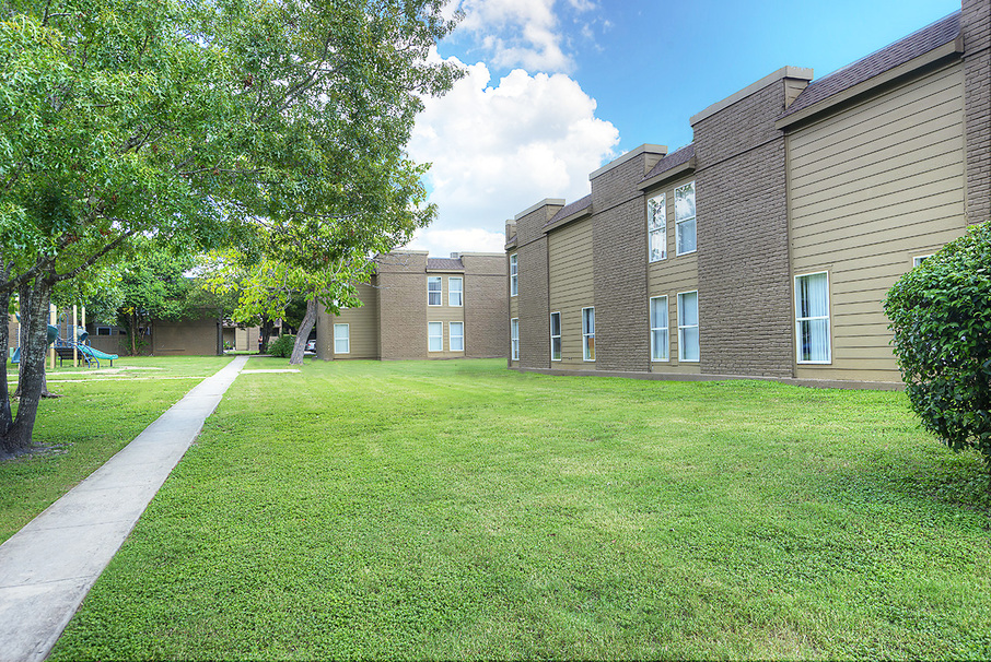 Crest Wind Windcrest - $775+ for 1, 2 & 3 Bed Apts