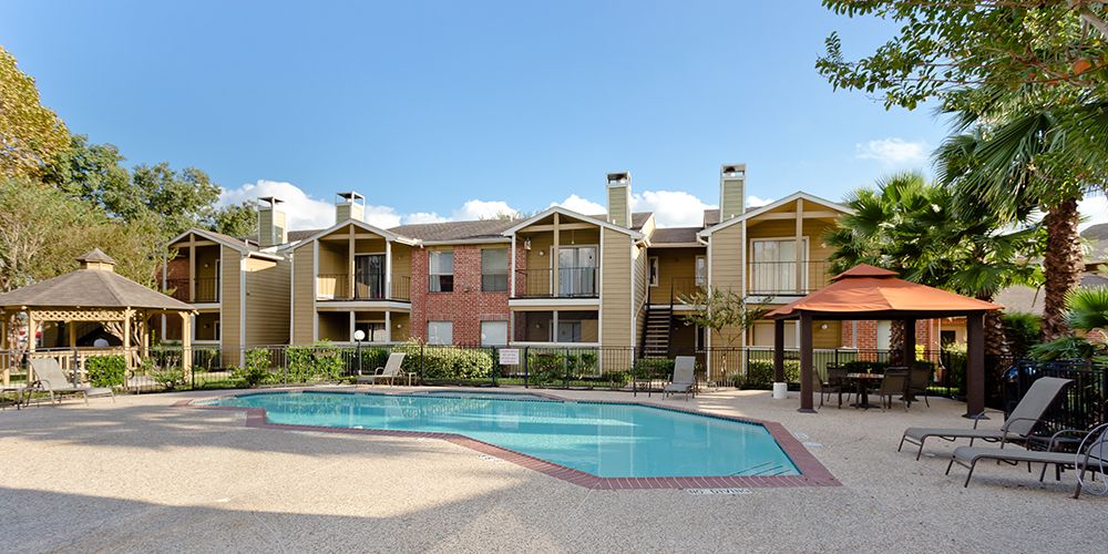 7100 Almeda at Medical Center Houston - $899+ for 1 & 2 Beds