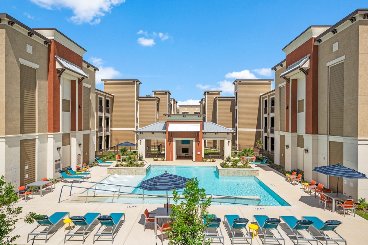 Campanile on Commerce Houston - $1300+ for 1 & 2 Bed Apts