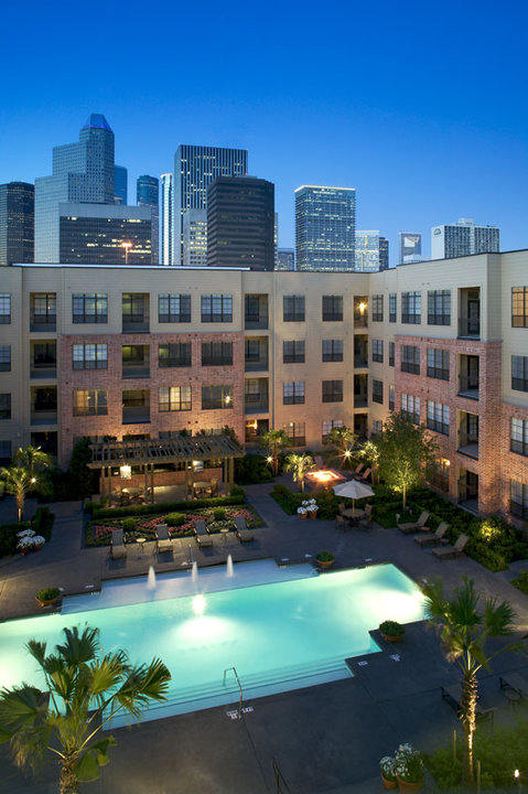 2222 Smith Street Houston - $1115+ for 1 & 2 Bed Apts