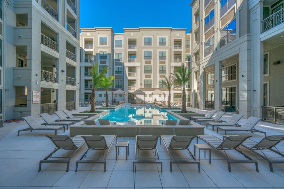 Hamilton Apartments Houston - $1580+ for 1 & 2 Bed Apts
