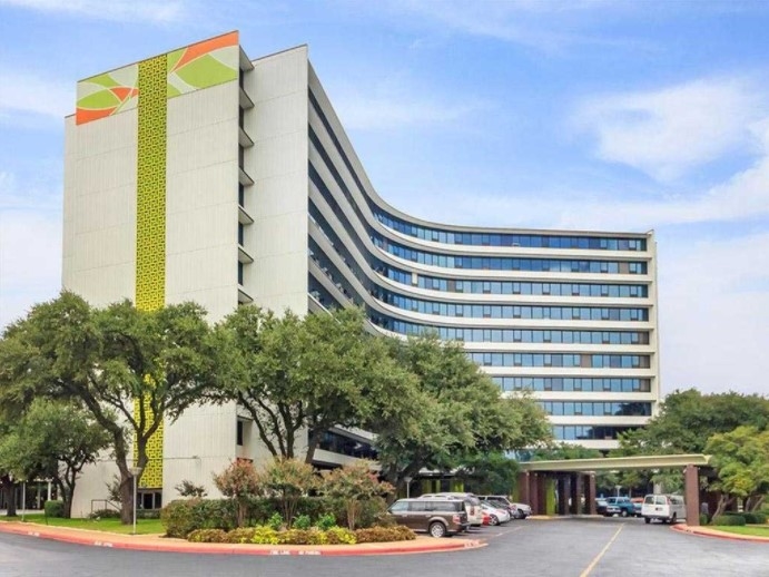 Skyline at Kessler Park Dallas - $909+ for 1 & 2 Bed Apts