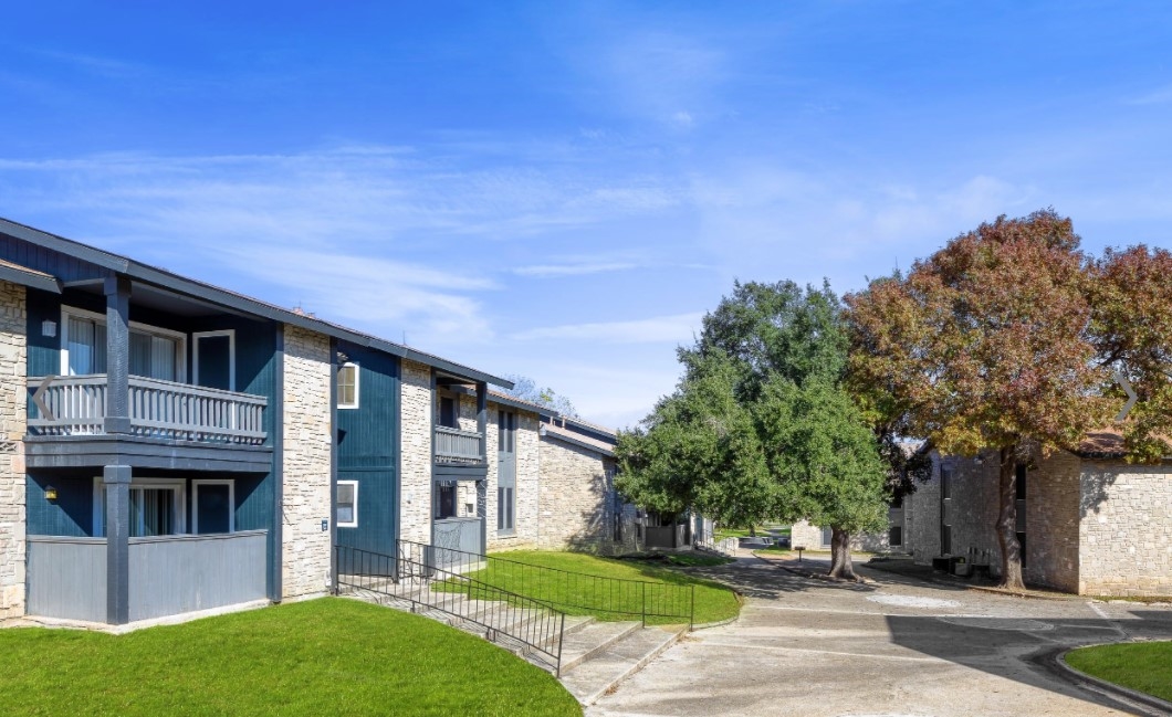 Connally San Antonio - $1000+ for 1, 2 & 3 Bed Apts