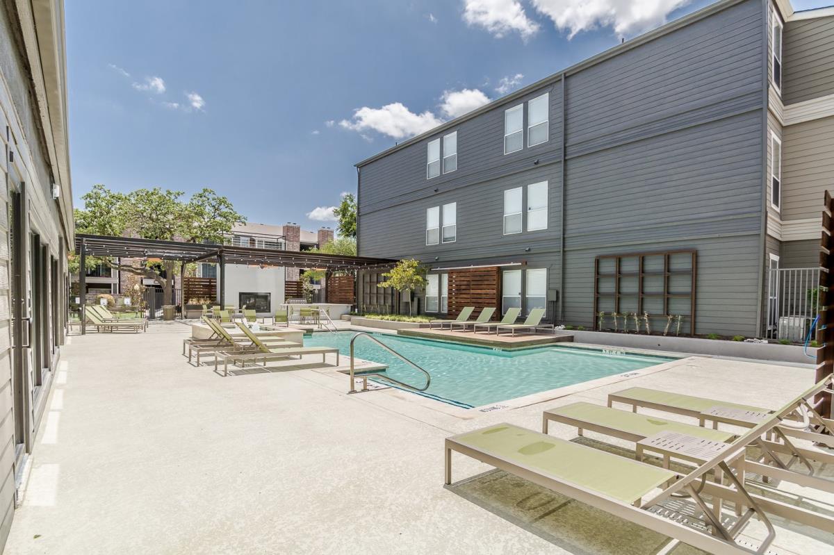 Ivy Urban Living Dallas - $1106+ for 1, 2 & 3 Bed Apts