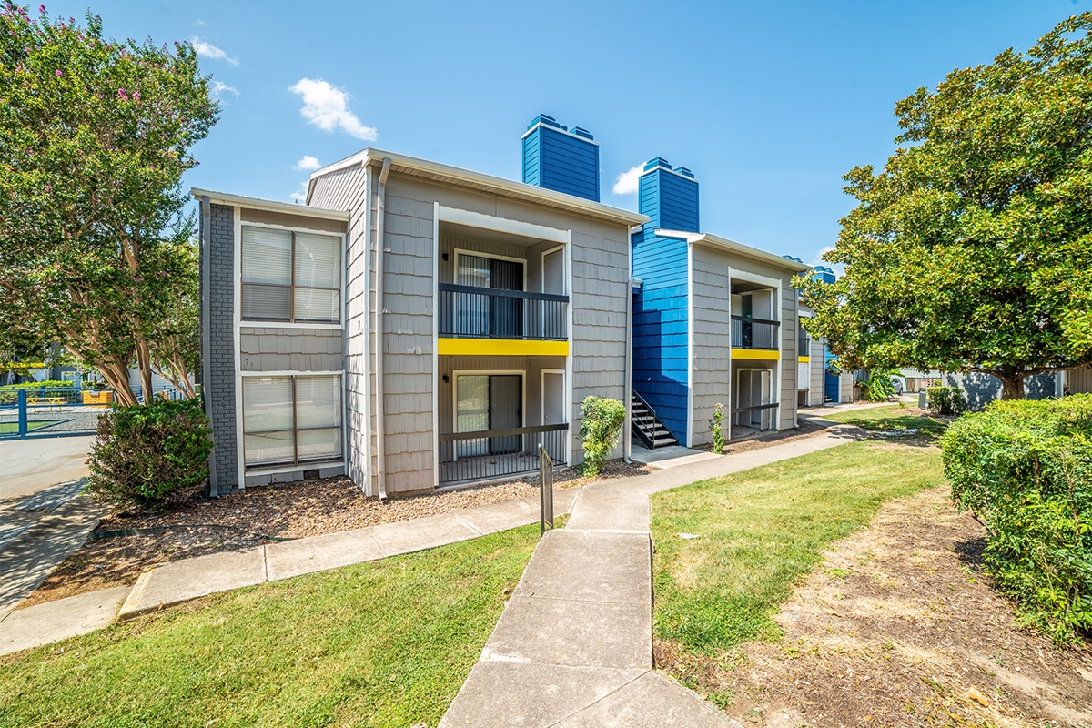Lark Apartments San Antonio - $728+ for 1 & 2 Bed Apts