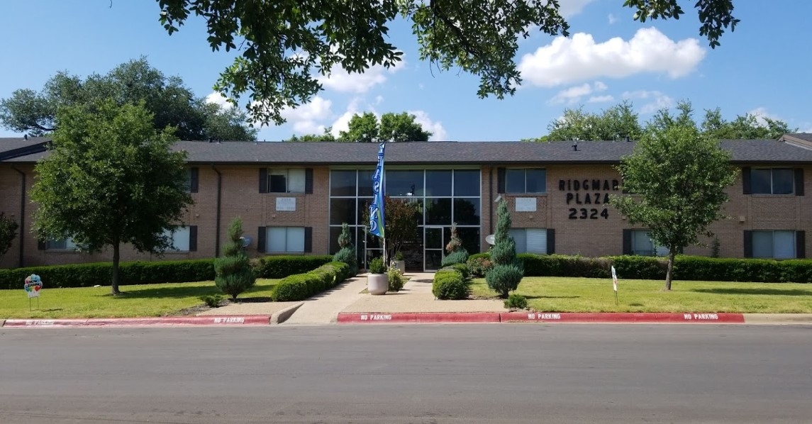Ridgmar Plaza Fort Worth - $995+ for 1 & 2 Bed Apts