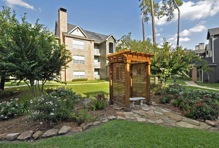 Spring Park Apartments - $1060+ for 1, 2 & 3 Bed Apts