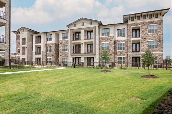 Debbie Lane Flats Arlington - $1389+ for 1, 2 & 3 Beds