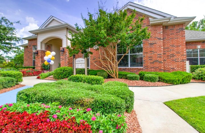 Madison Point Dallas - $1305+ for 2, 3 & 4 Bed Apts