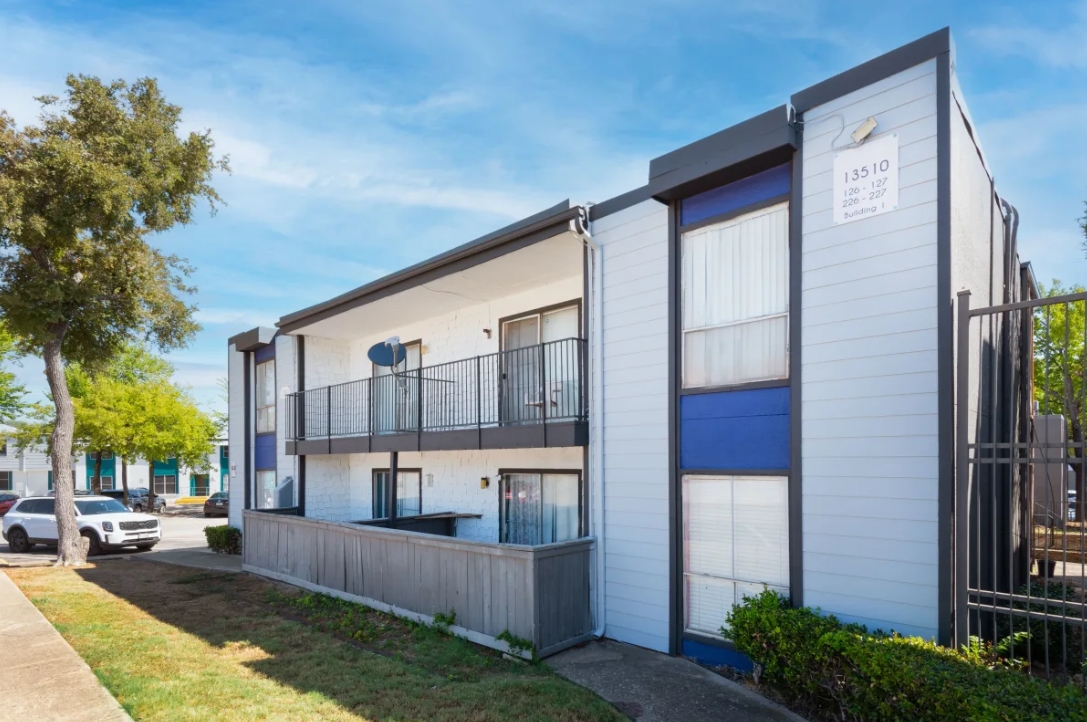 Lumina Apartments Dallas - $879+ for 1 & 2 Bed Apartments